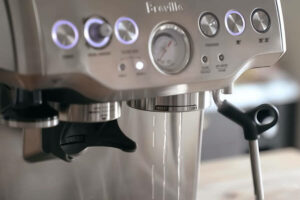 How to Use an Espresso Machine In 5 Easy Steps (Video)