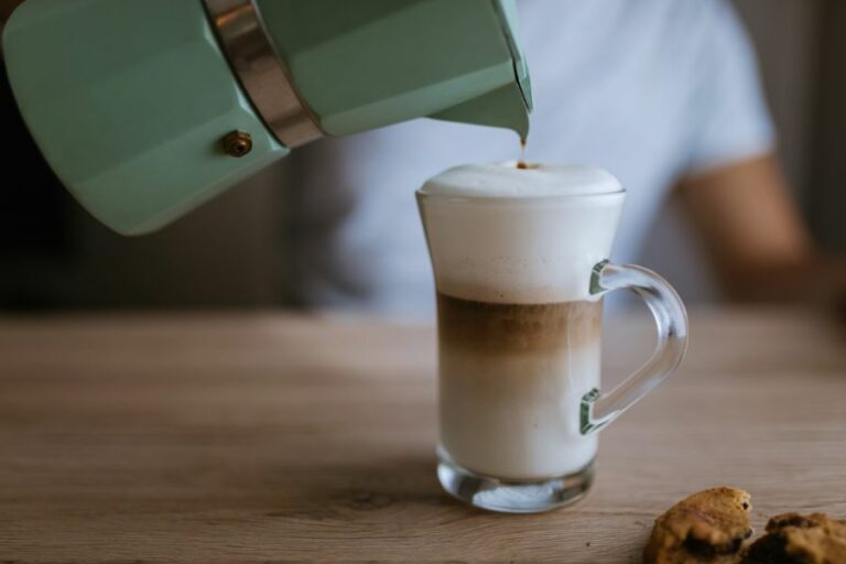 How to Make a Latte - 3 Easy Steps to Homemade Latte