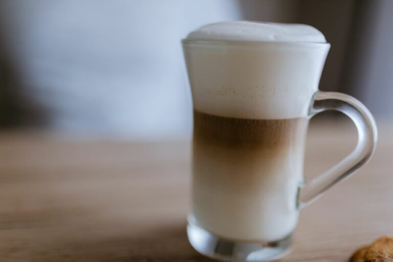 How to Make a Latte - 3 Easy Steps to Homemade Latte