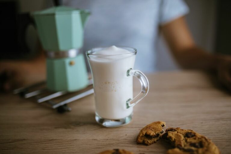 How to Make a Latte - 3 Easy Steps to Homemade Latte